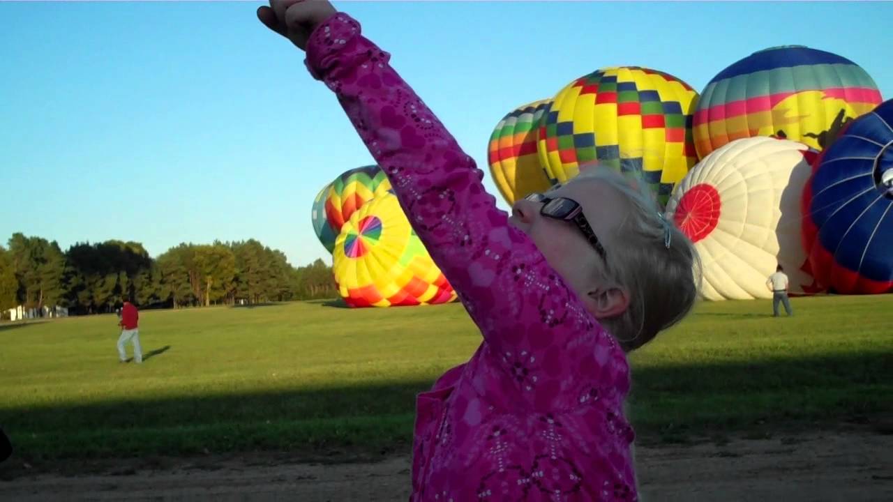 Amanda watching the Hot Air Balloons - YouTube