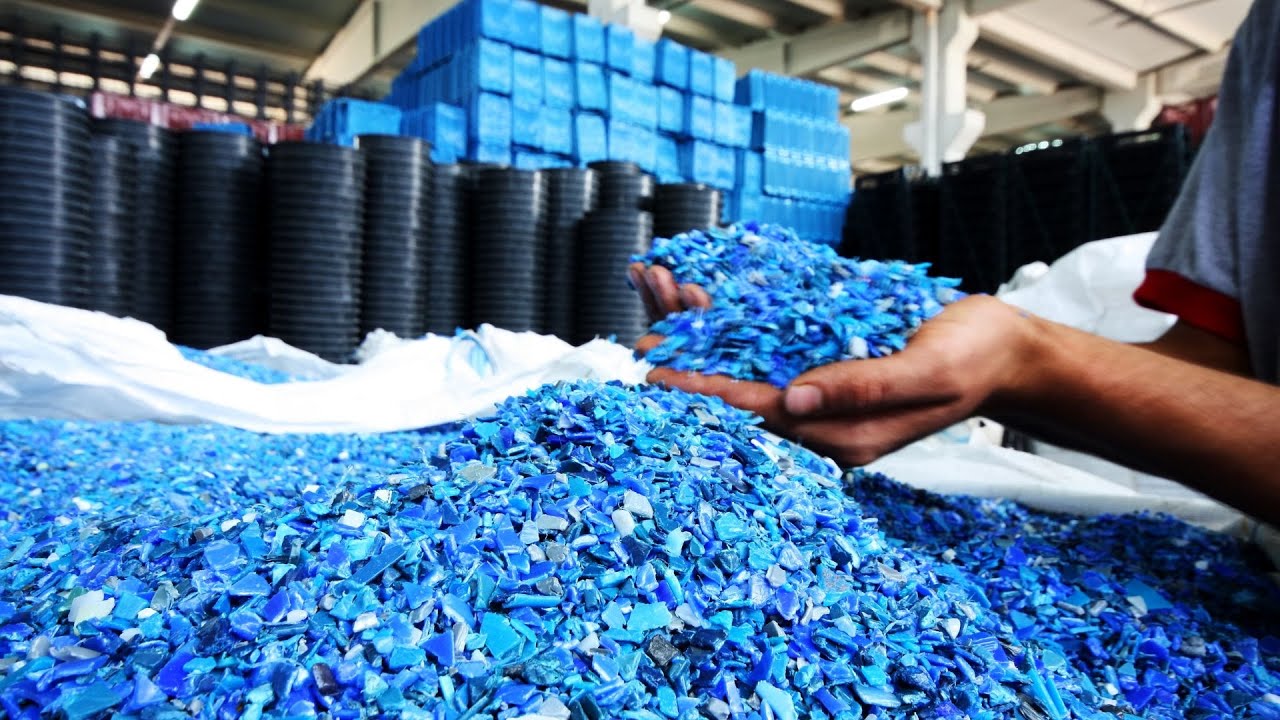 How Plastic is Made in Factory | How It's Made - YouTube