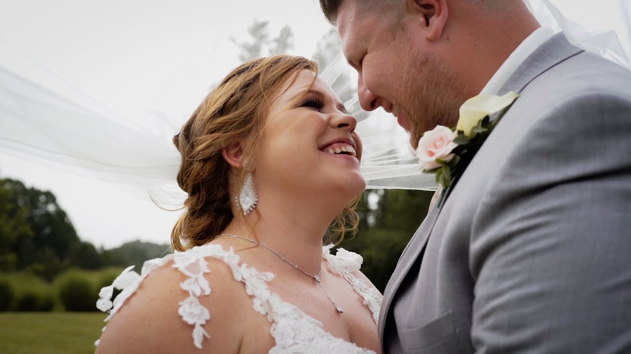 Groom sings as bride walks down the aisle in South Carolina outdoor ...