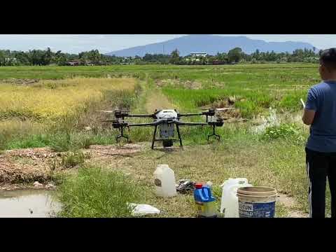 Teknologi terkini 3 dalam 1, Drone tabur baja, padi dan racun - YouTube