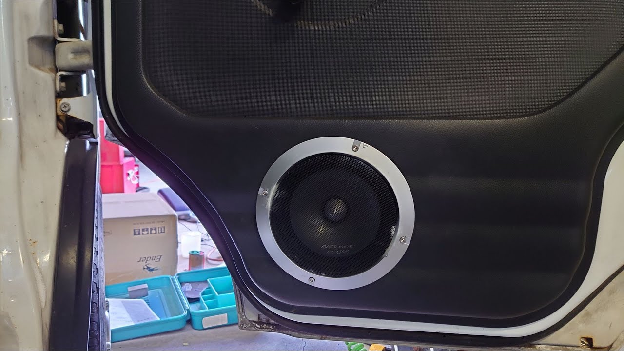 DA63Tキャリイのドアに17cmスピーカーを取付ける - YouTube