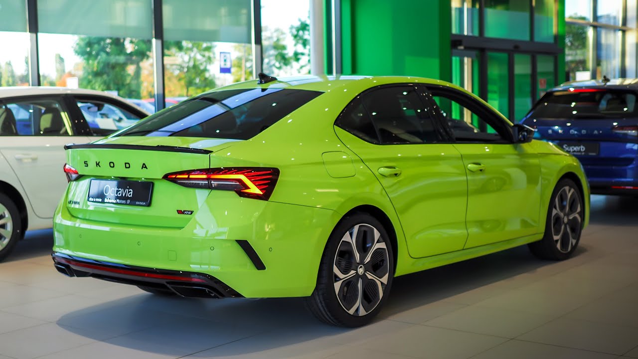 2025 Skoda Octavia RS w kolorze Green Mamba - YouTube