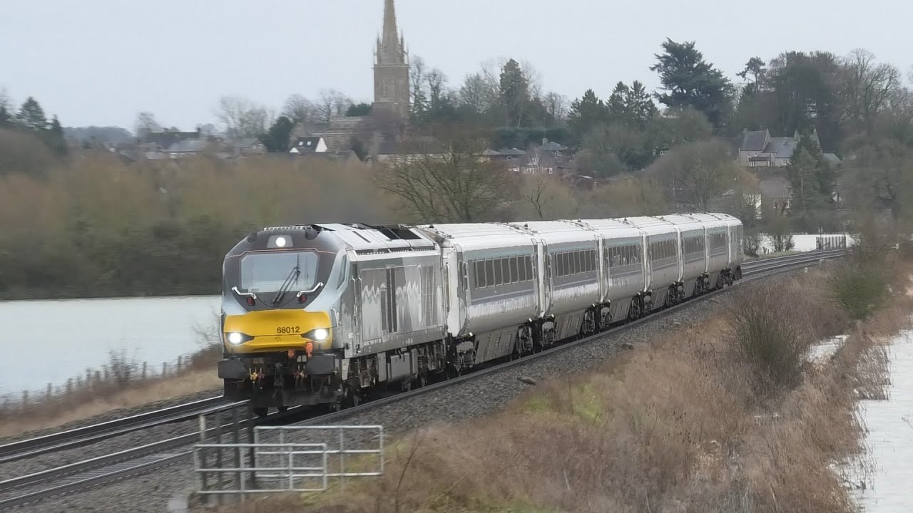 Chiltern Service 68012 Through A Flooded Kings Sutton , 14-01-23 - YouTube