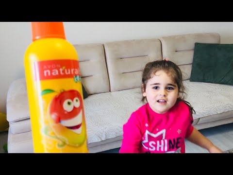 Beren kargoyla gelen saç açıcı spreyle saçlarını taratmadı ama Elsa’lı bilezikleri hemen taktı.