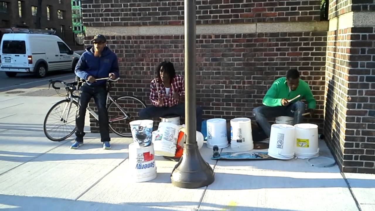 Friday night in Philadelphia. Street band. - YouTube