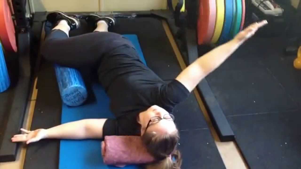Thoracic rotation exercise- opening the book (long lever). - YouTube