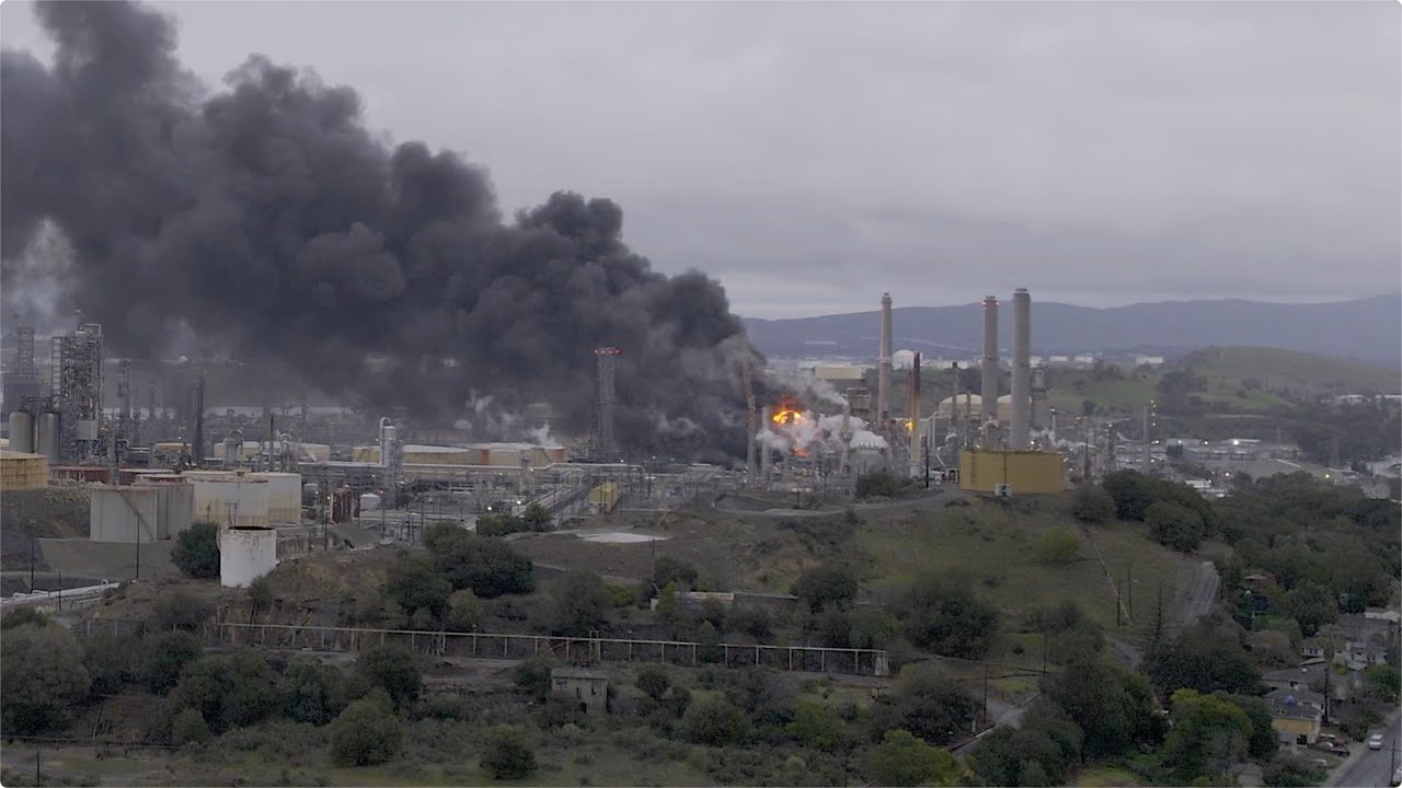 Huge East Bay Refinery Fire. Martinez California Refinery Fire Feb 1 ...