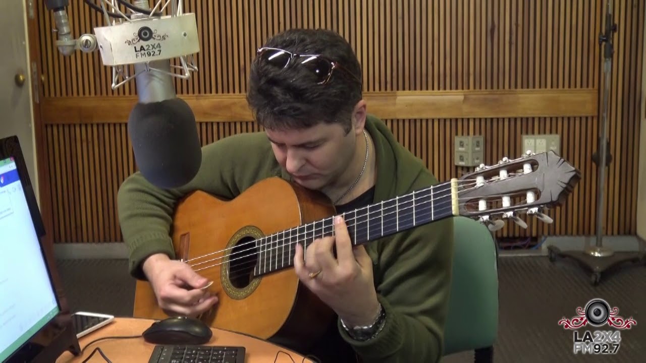 Hugo Rivas interpreta "Nostalgias" en "El Arranque" - YouTube