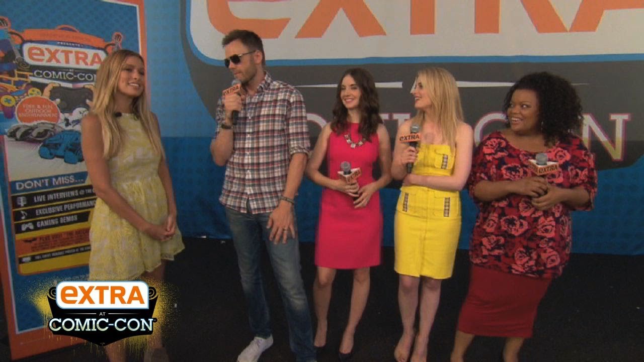 'Extra at Comic-Con': The Cast of "Community" - YouTube