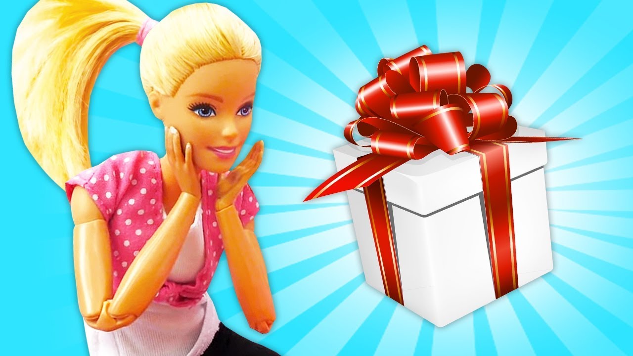 El cumpleaños de Barbie. Elegimos un regalo. ¿La payasa le regala una ...