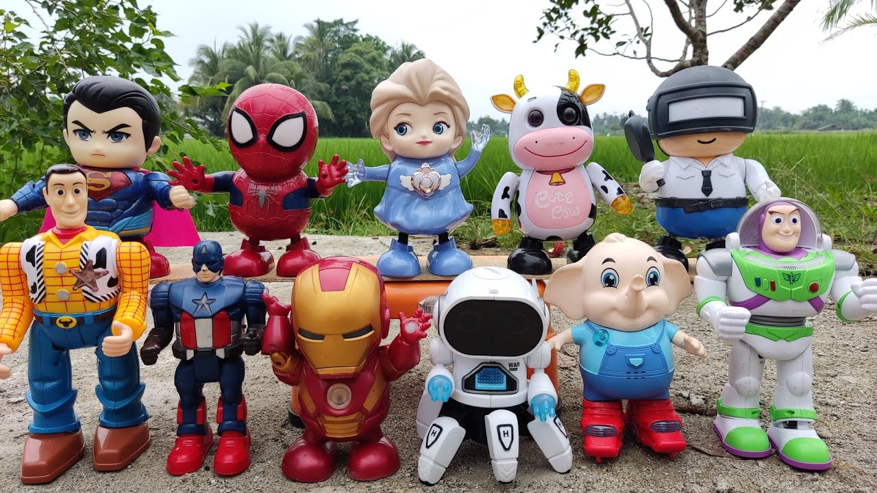 Wow di pantai ada Robot joget, robot dance, robot goyang, robot hulk ...