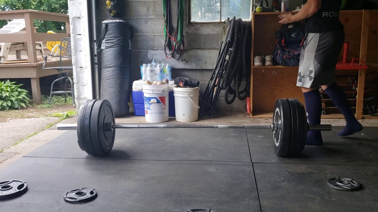 Deadlifting in the cage!!! - YouTube