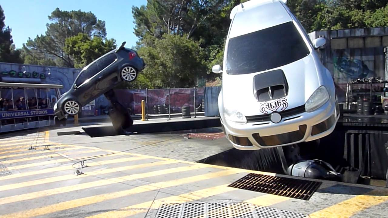 Stunt cars on robot arms at Universal Studios Hollywood, LA - YouTube