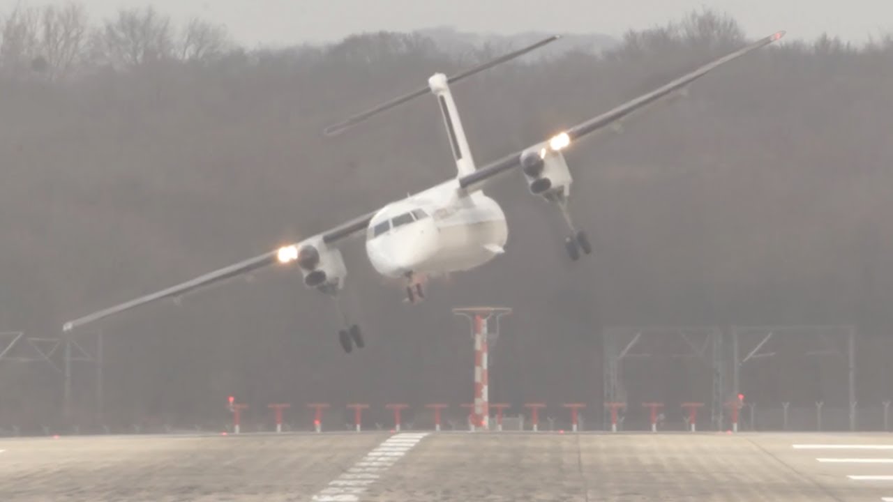 Scariest Plane Landings During Extreme Weather - YouTube