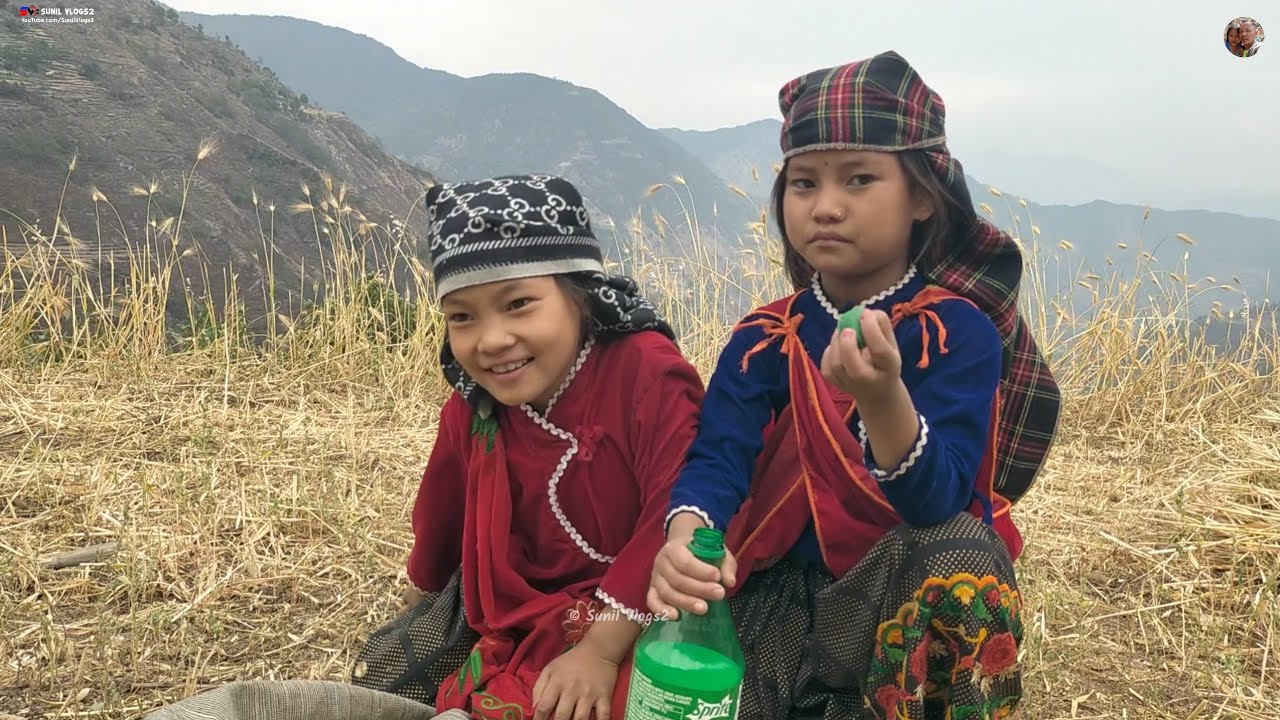 Budhi सँग यस्तो रमाईलो गर्दै जौ बारीमा - YouTube