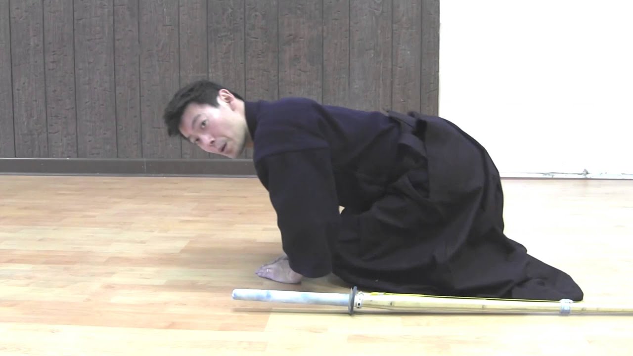 05 Kendo Basics I - How to Bow in the Sitting Position (zarei) - YouTube