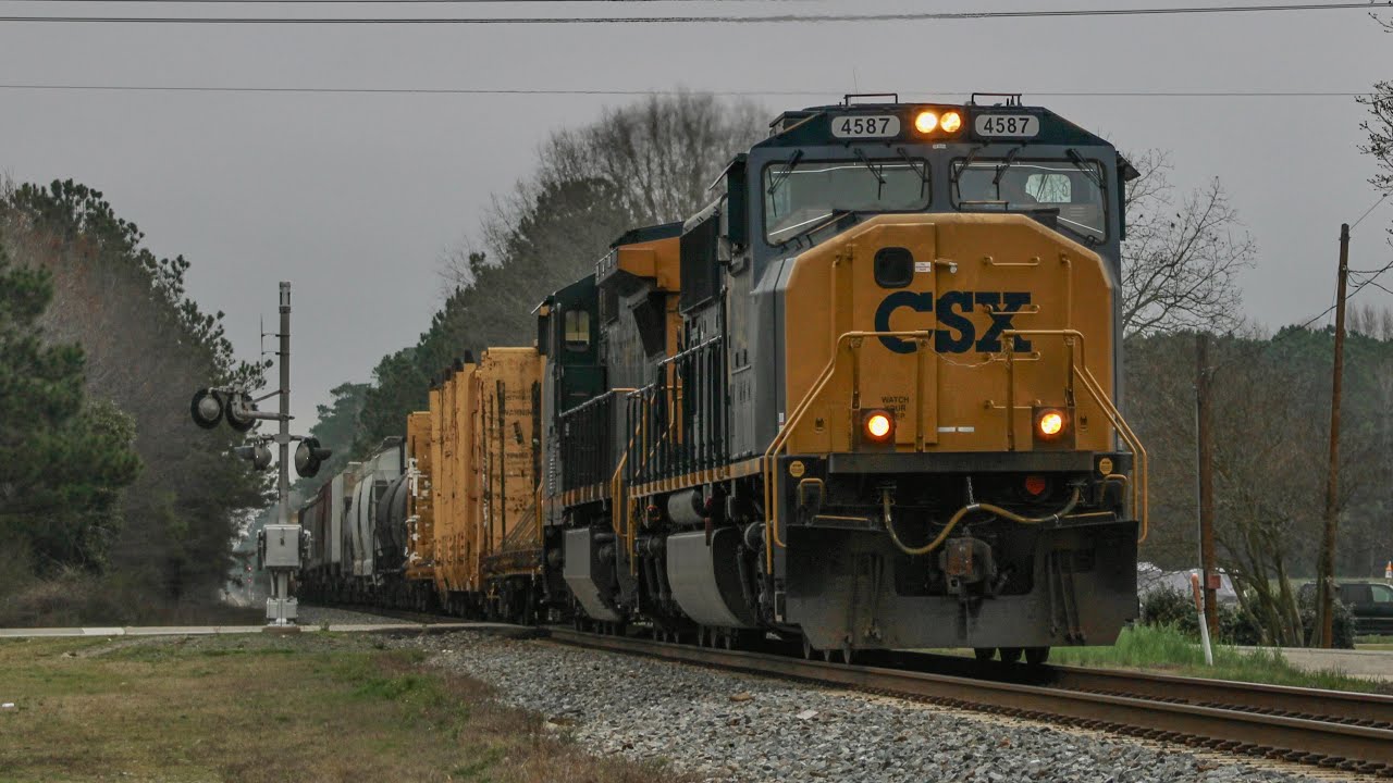 SD70MACE and CM40-8 Lead L225 By Godwin. Killer Echoes and Horn Salute ...