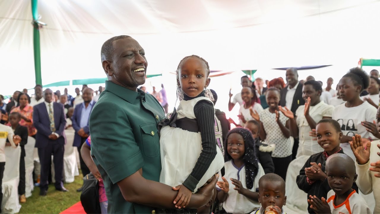 FATHER FIGURE! WATCH PRESIDENT RUTO PLAYING WITH KIDS FROM CHILDREN ...