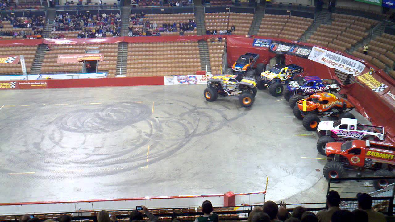 MaxD Close call - Monster Jam - Verizon Wireless Arena 1-4-2013 - YouTube