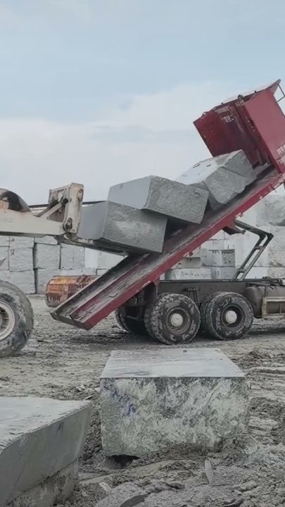 This wheel loader operator is amazing. - YouTube
