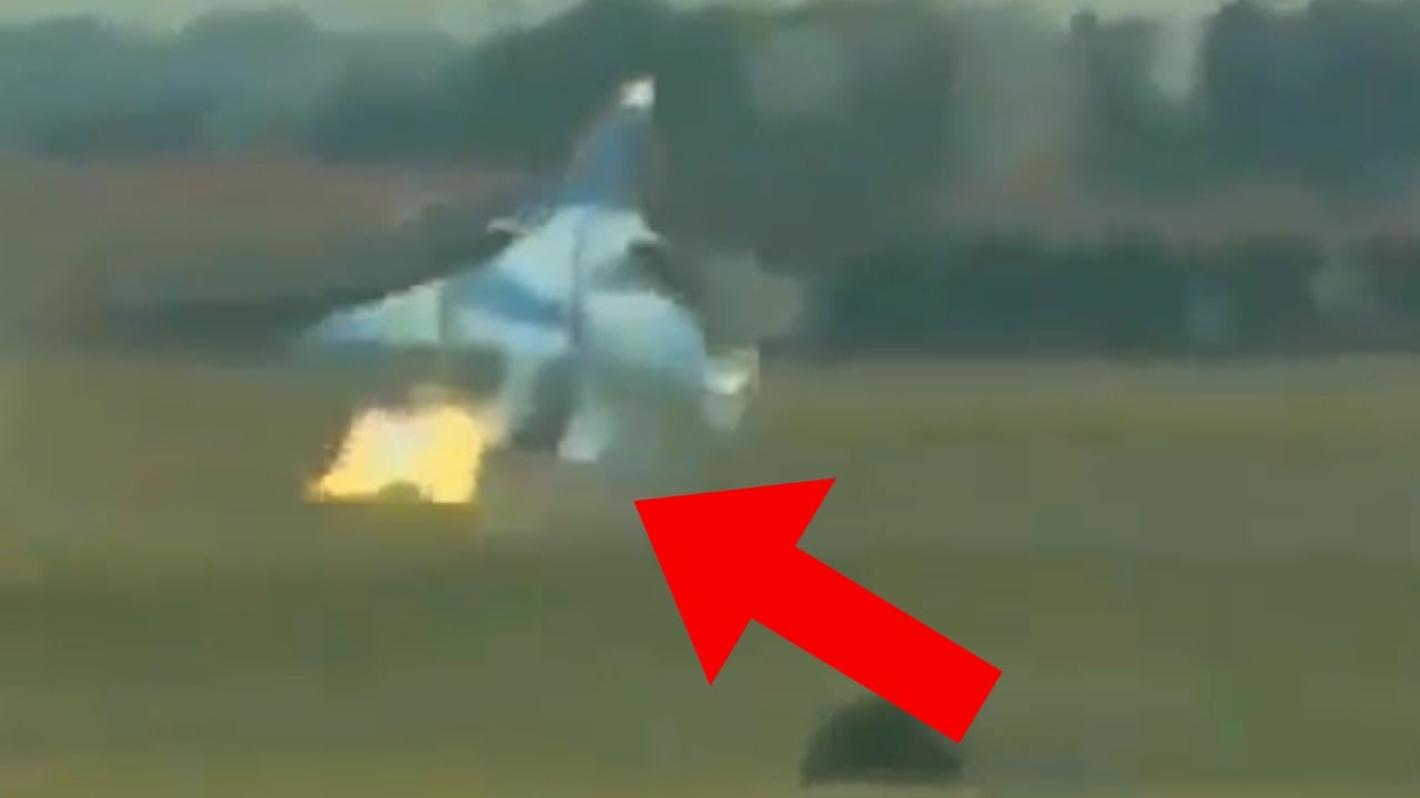 Fighter Jet CRASHES & Catches FIRE - Daily dose of aviation - YouTube