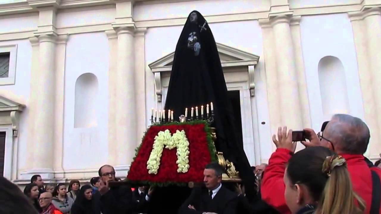 La Processione dell’Addolorata nel Venerdì di Passione 2014 - YouTube