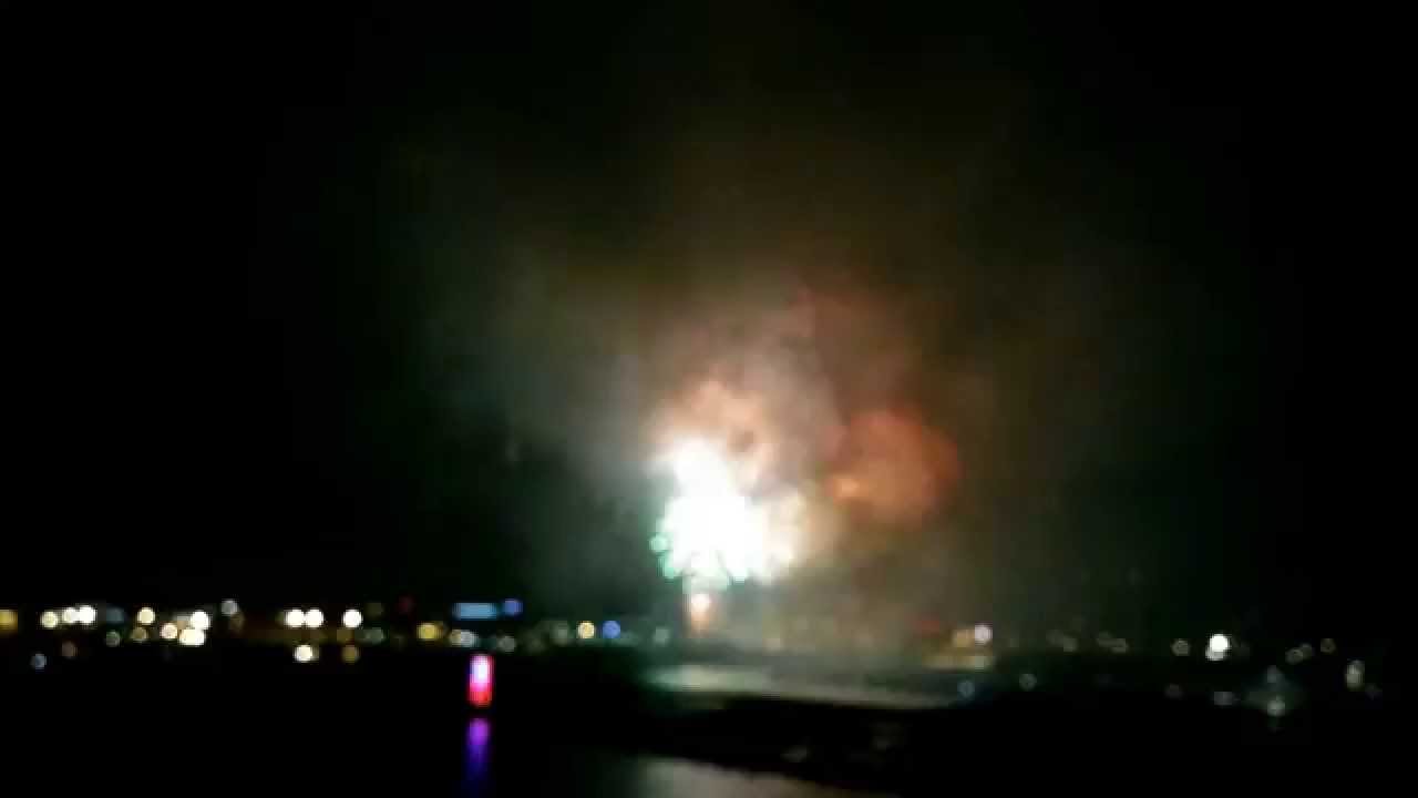 New year fireworks in Sweden, Gothenburg - YouTube