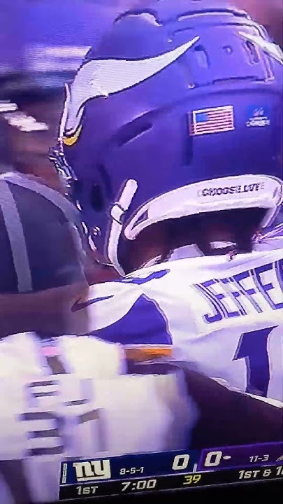 Justin Jefferson breaks Randy Moss receiving record - YouTube