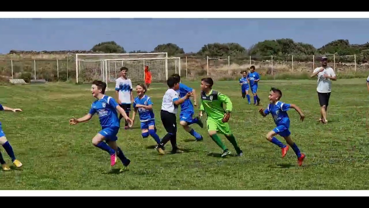 ΓΙΟΡΤΗ ΠΟΔΟΣΦΑΙΡΟΥ ΣΤΗ ΣΙΦΝΟ.ΑΚΑΔΗΜΙΕΣ ΣΙΦΝΟΥ ΚΑΙ ΑΝΤΙΠΑΡΟΥ ΕΠΑΙΞΑΝ ...