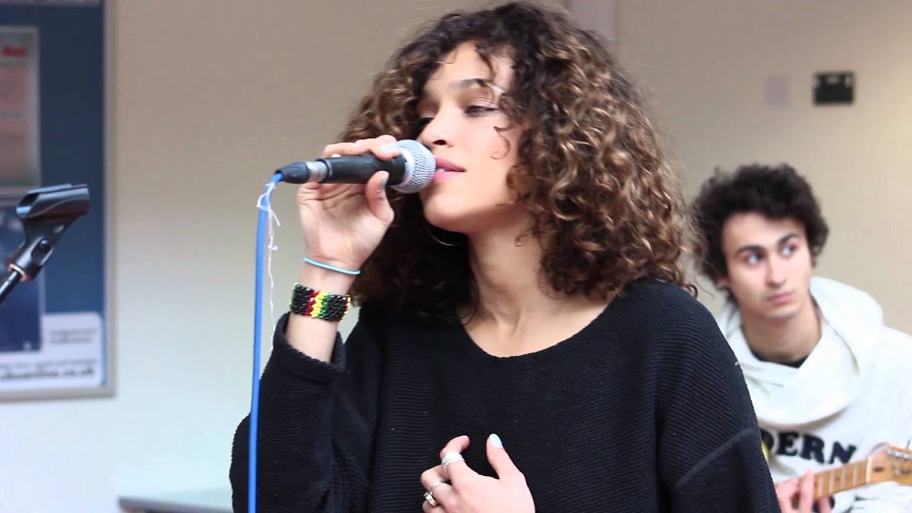 Izzy Bizu Diamonds - YouTube
