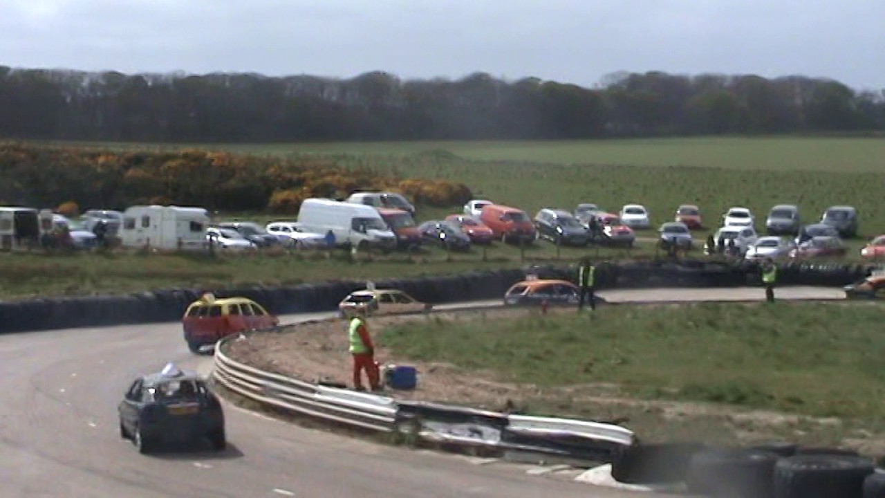 Crimond Raceway Bangers race1 7th May 2017 (Filmed from tower 1st time ...