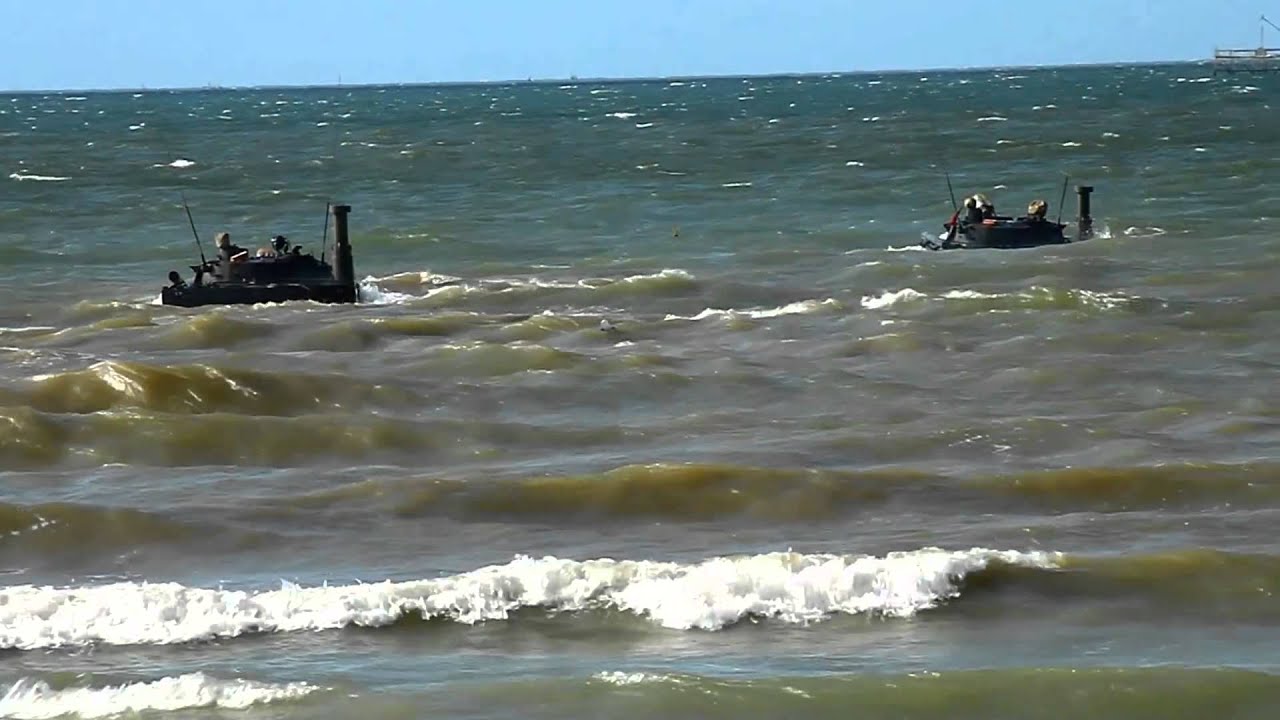 Indonesian Marine Corps BMP 3F jalan di Indonesia Pasukan Pendarat ...