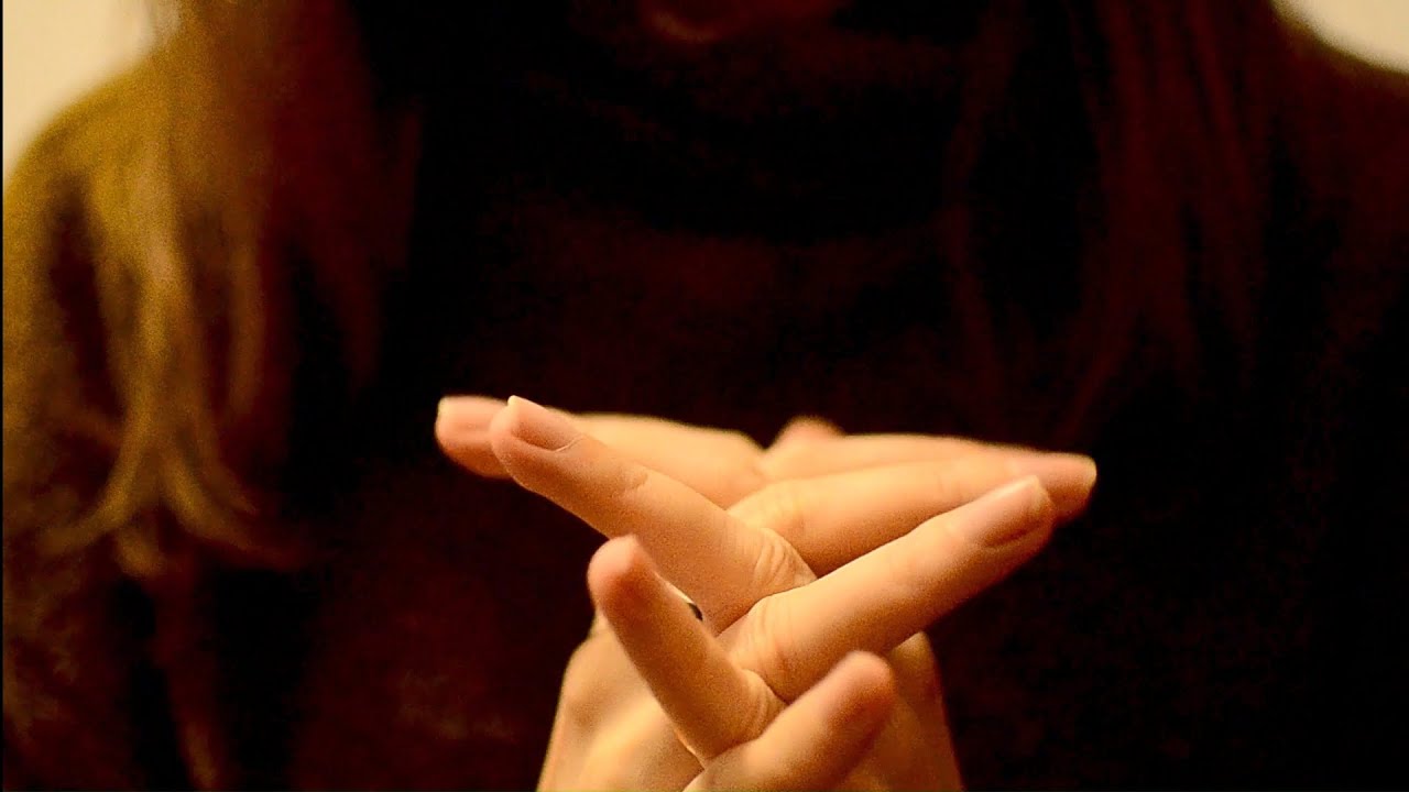 Гіпнотичні рухи рук АСМР | Hypnotic hand movements ASMR 🫰 - YouTube