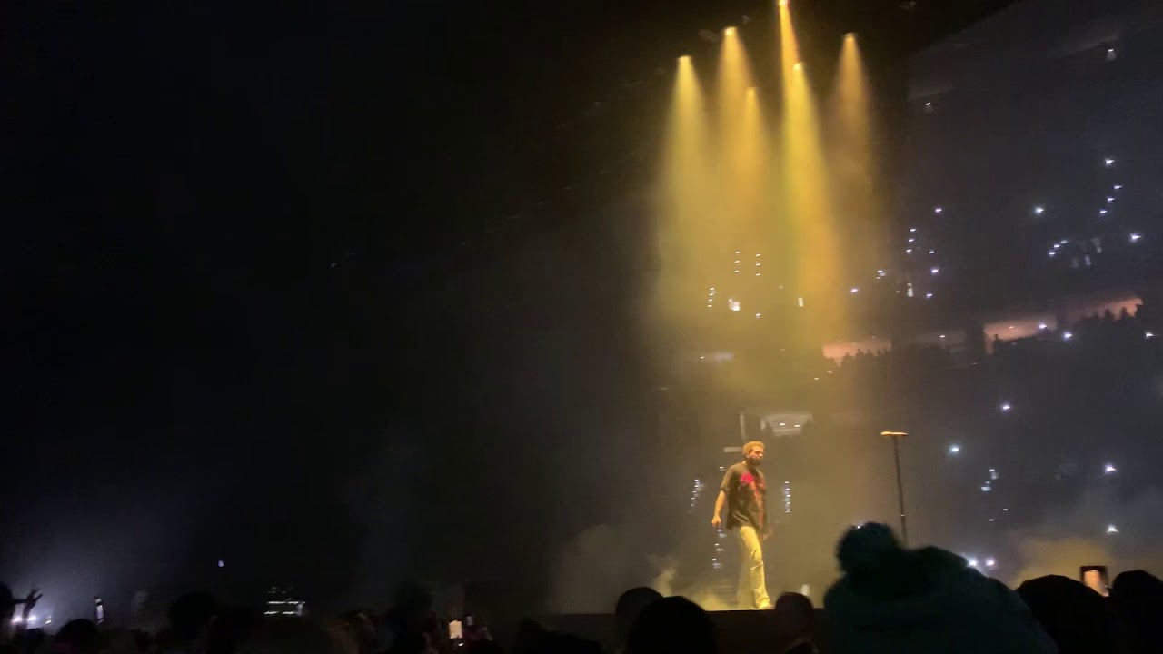 Post Malone "I Fall Apart" Live - YouTube