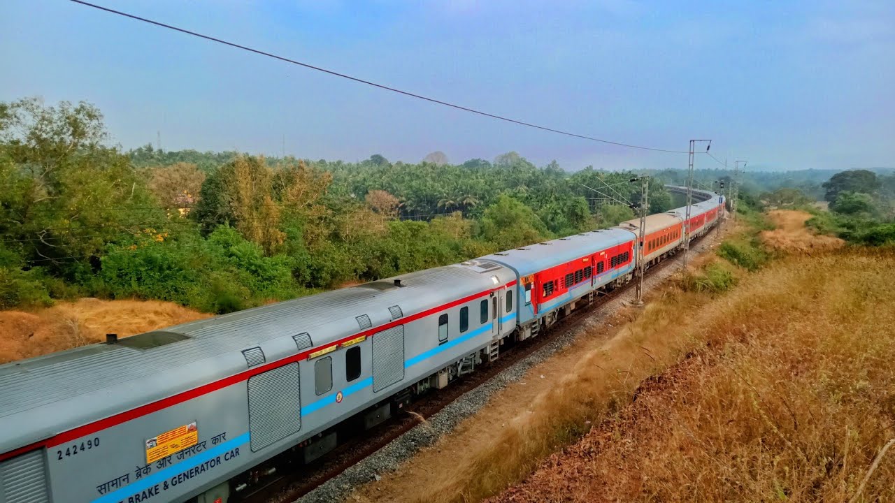 16336 Nagercoil - Gandhidham Express *1st LHB run | Kumta | Valsad WAP7 ...