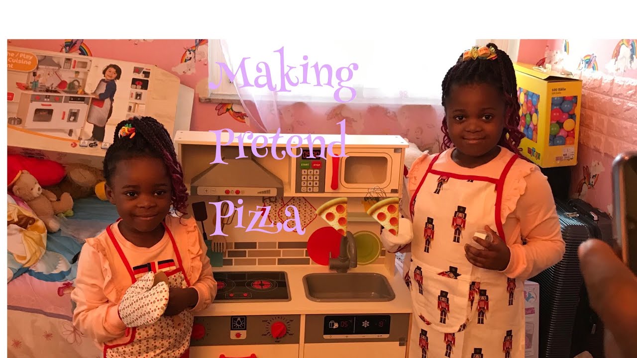 Making pretend pizza 🍕 - YouTube
