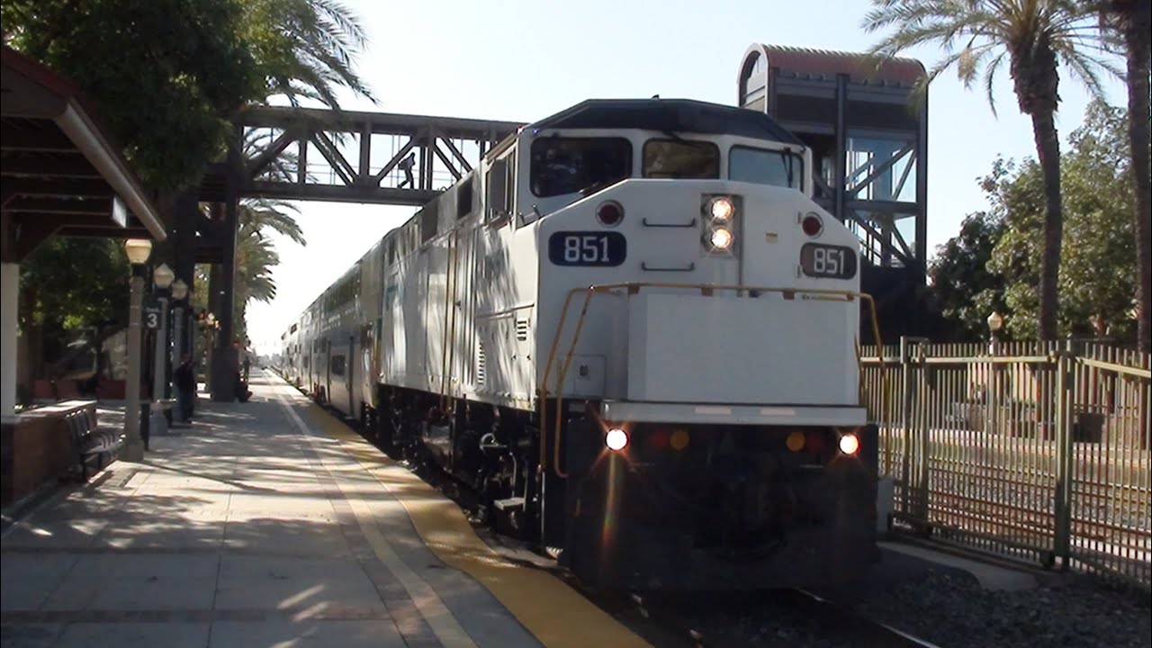 SCAX F59PH 851 Leads Metrolink Train 702 East out of Fullerton, CA 09 ...