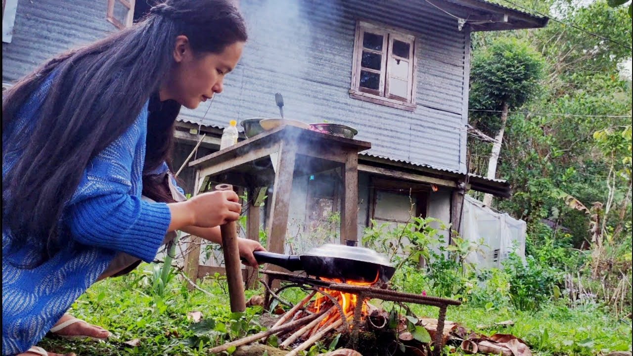 Living ALONE in my grandma's old house - YouTube