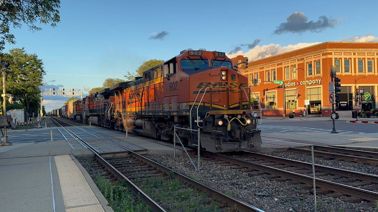 BNSF 602 (Ex ATSF Warbonnet) Leads R-CHI457 Through LaGrange Road Metra ...