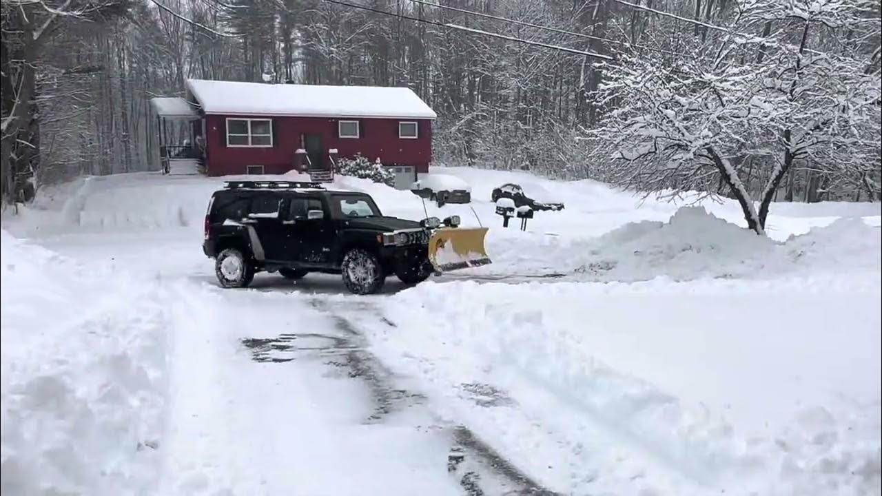 Hummer H3 with plow! - YouTube