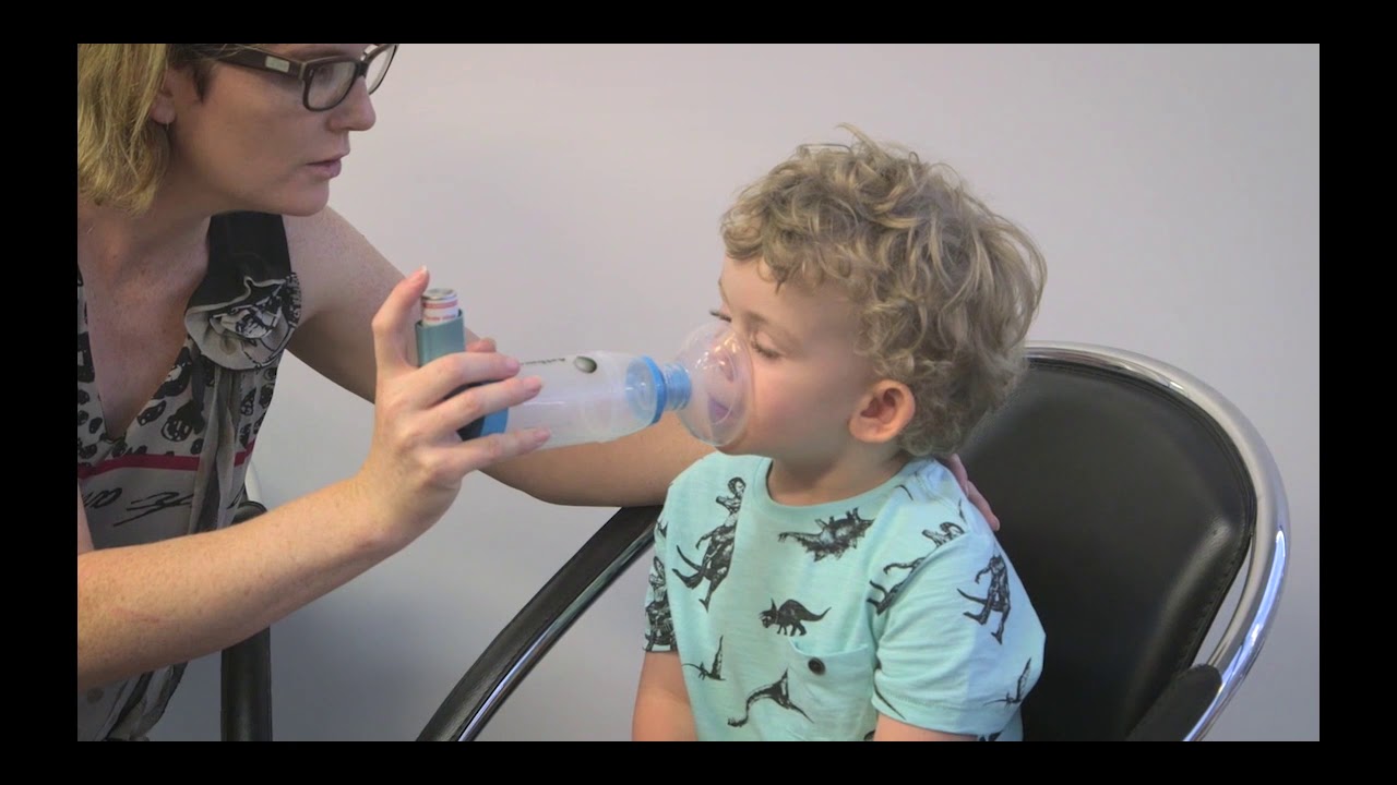 How to use a Spacer with a Facemask - YouTube