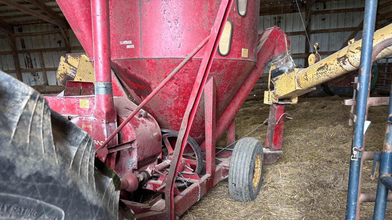 Allis Chalmers 6080 grinding feed and spreading manure - YouTube