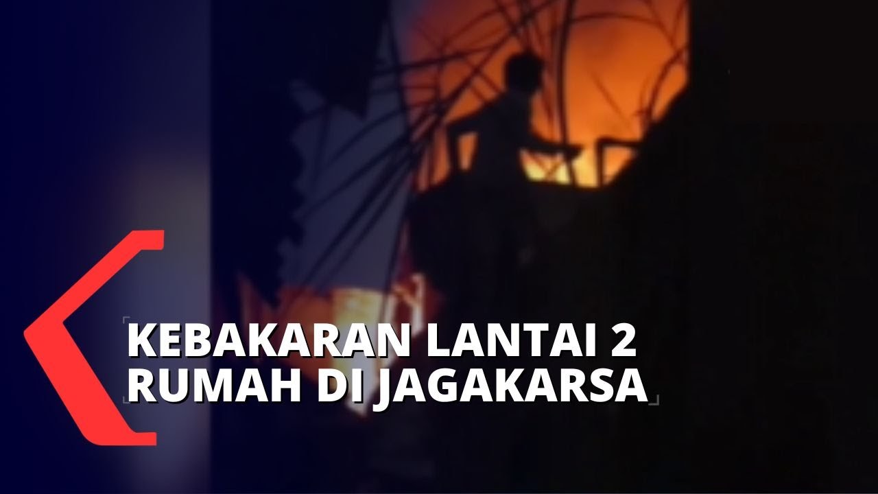 Kebakaran Melanda Lantai 2 Sebuah Rumah Permanen di jagakarsa - YouTube