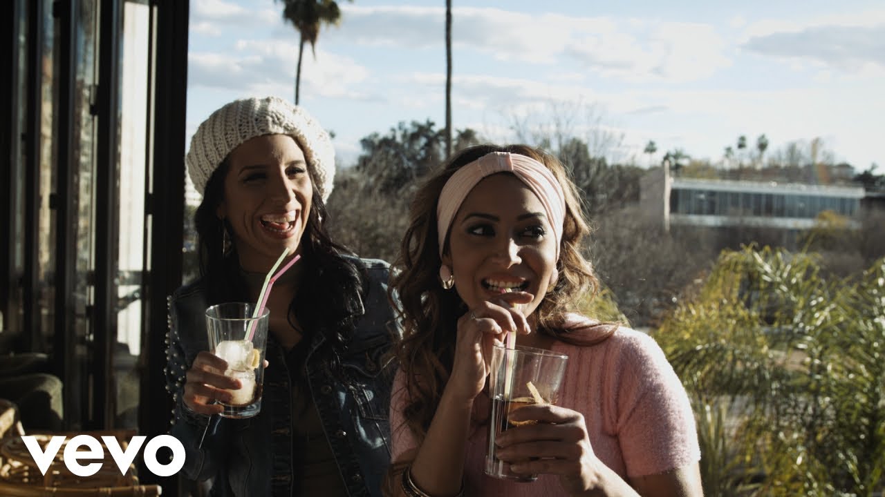 Las Chuches - Un Capricho (Videoclip Oficial) - YouTube