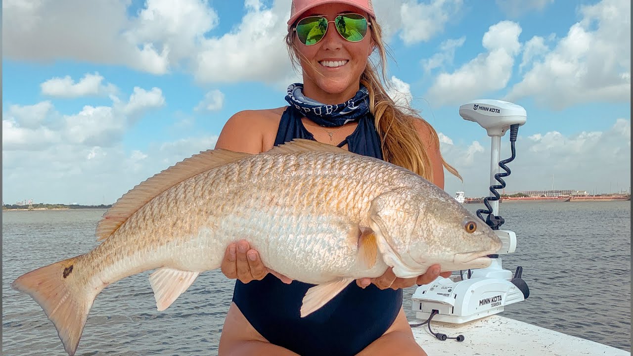 SHE catches a`HUGE BULL REDFISH!!!!😱💥 - YouTube
