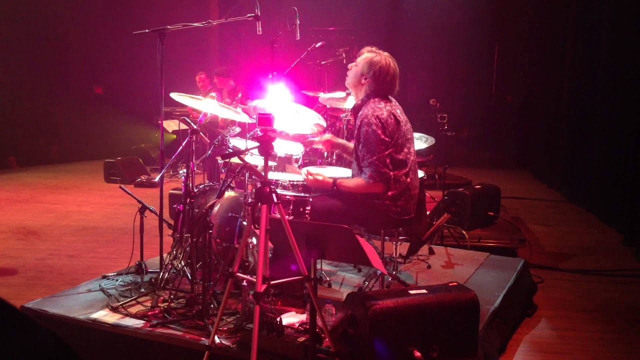 Tommy Igoe INCREDIBLE Drum Solo HD @ Montreal Drum Fest 2013 - YouTube
