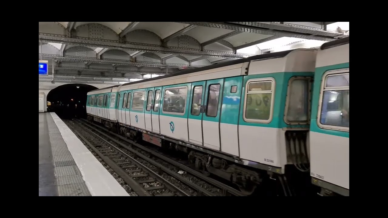 arriver et départ d'un mf77 a école militaire - YouTube