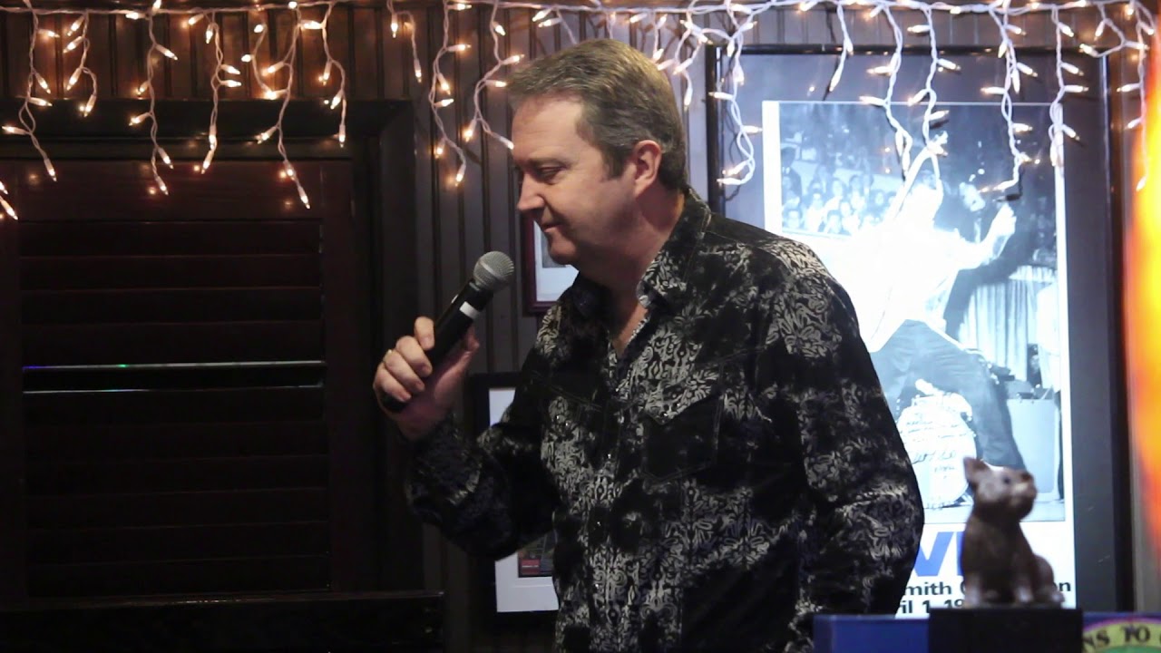 Colin Paul sings 'It's A Matter Of Time' Marlowes Jan 2018 - YouTube