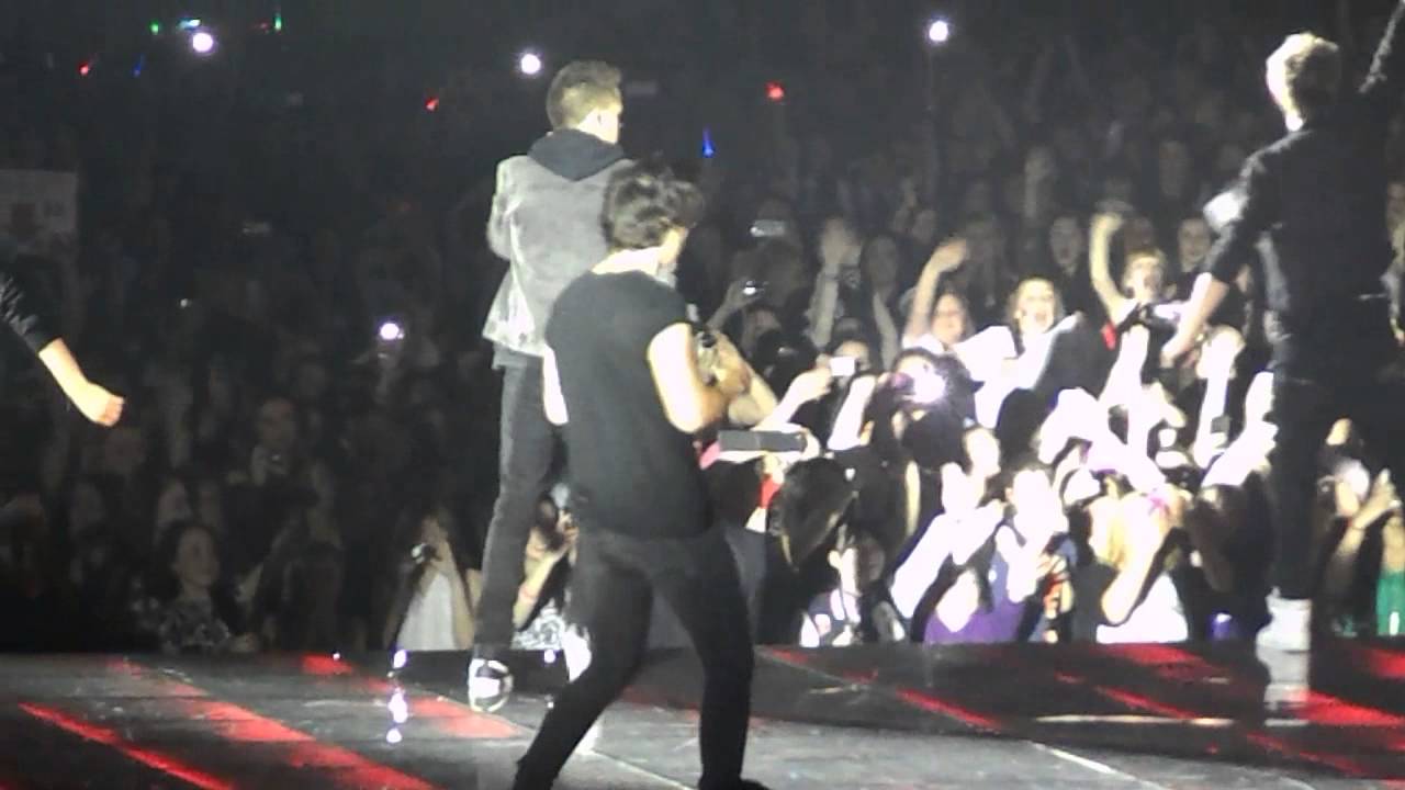 One Direction / Teenage Kicks (Glasgow, 12April13) - YouTube