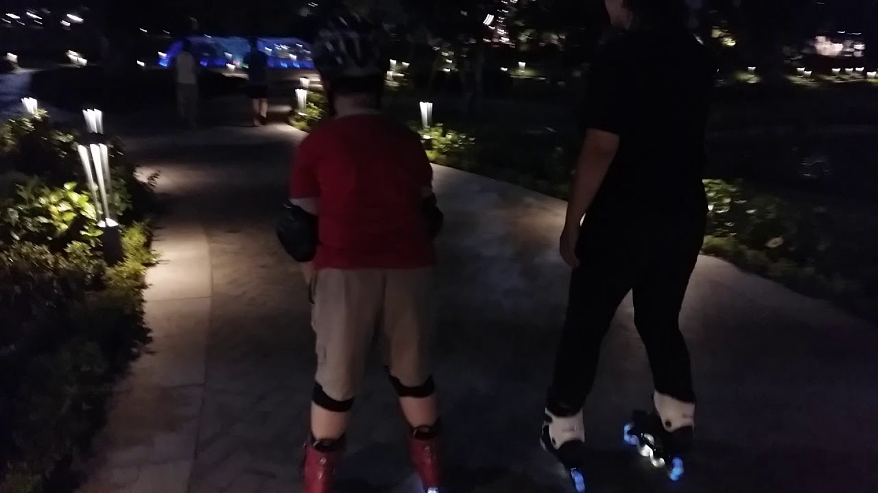 Roller skate practice - YouTube